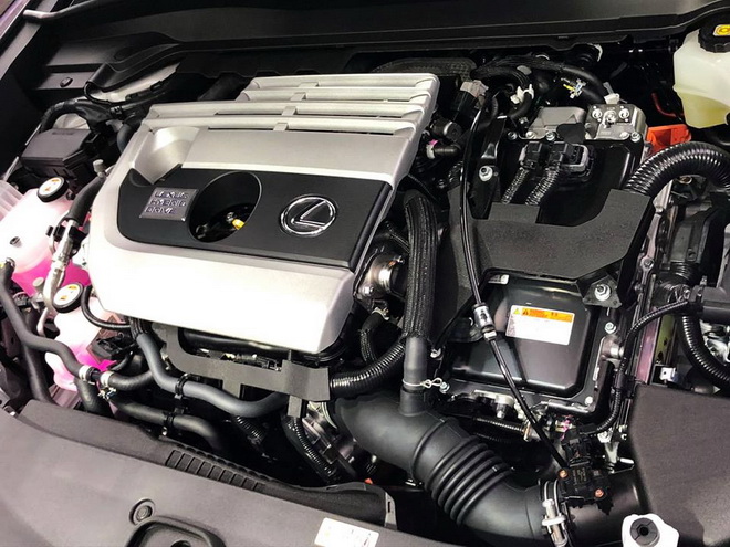 「你的精彩進行式」 2019年式全新LEXUS UX 200精彩登場 | 癮車報