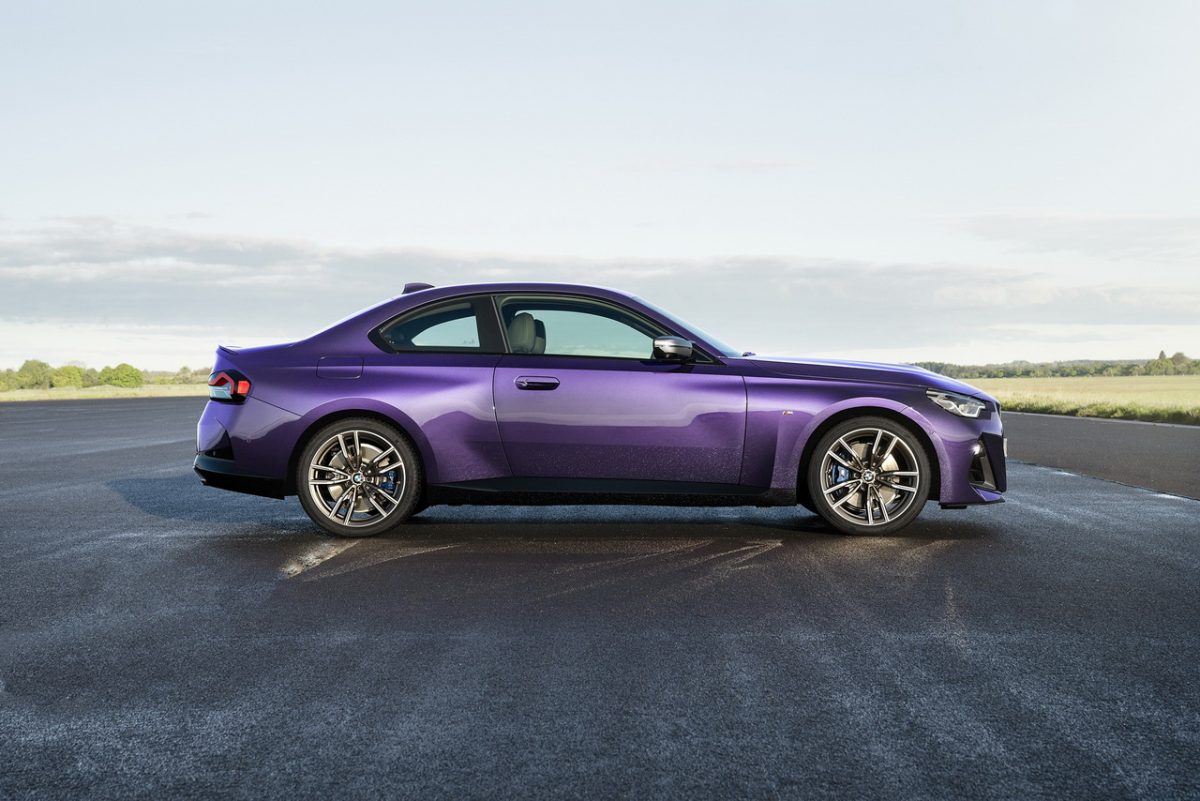 BMW新世代G42 2-Series以現代與復古設計風格首度露臉 並維持後驅設定 [影片] | 癮車報