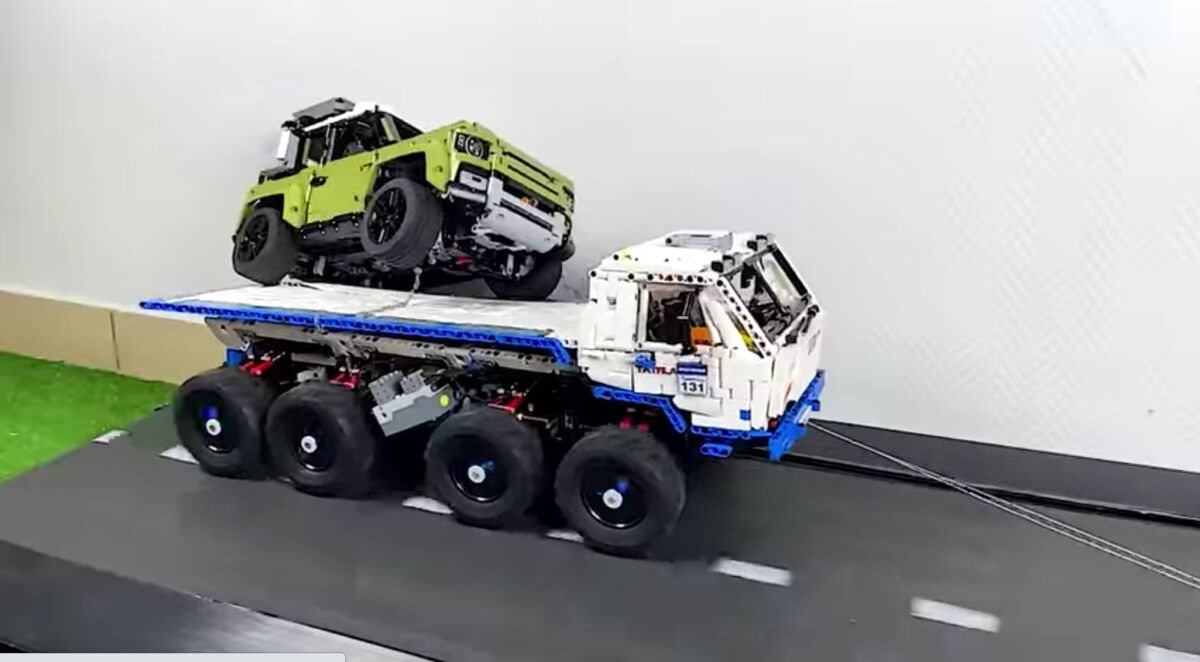 Land Rover Defender 上了8X8的拖車，然後就又翻車了！ | 癮車報