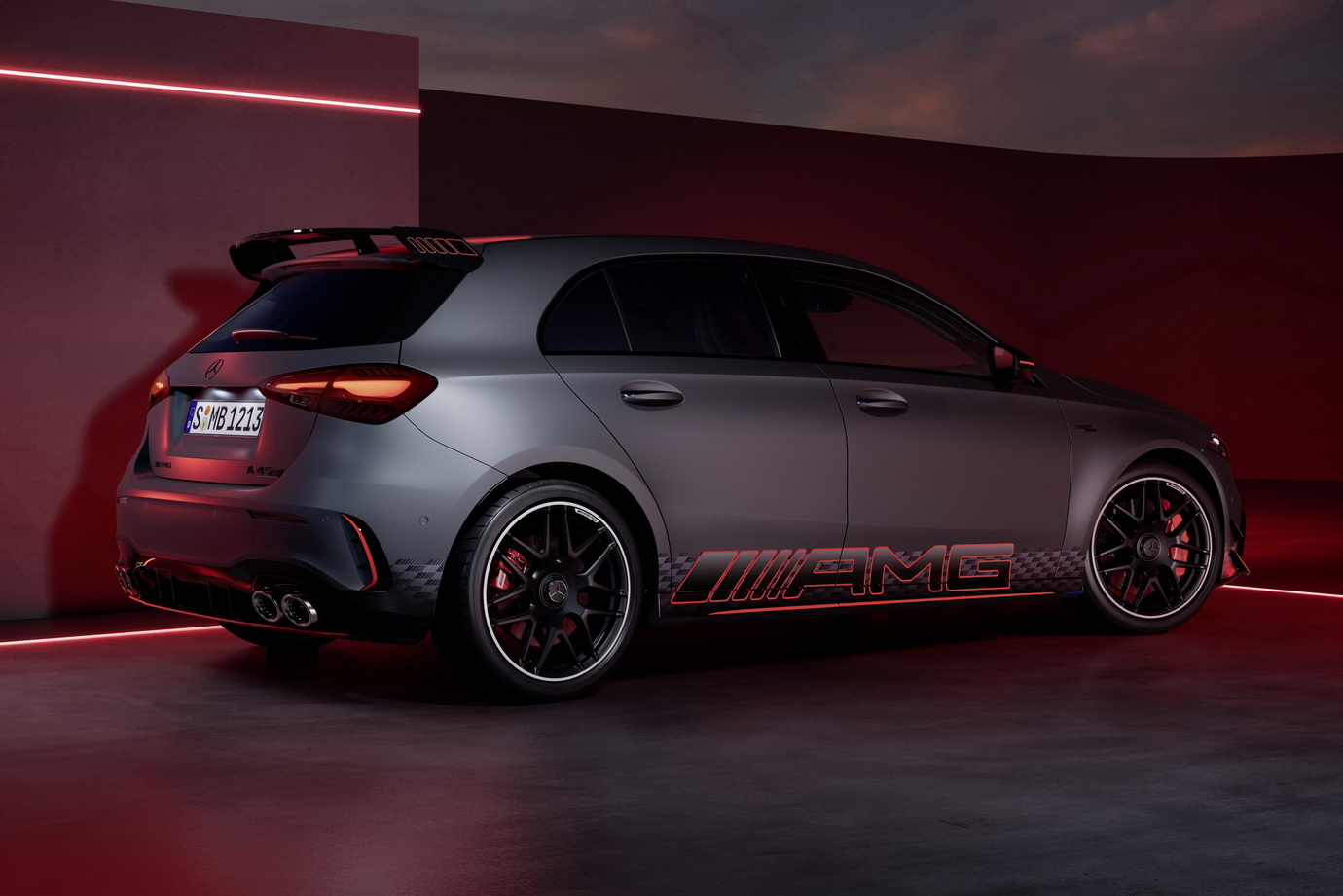 內外都升級 M-Benz小改款A-Class掀背/轎車與AMG A35、A45 S一同亮相 最頂級A45 S新增AMG Street ...