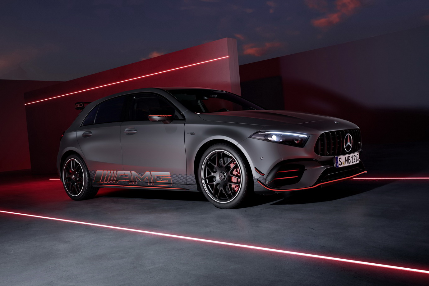 內外都升級 M-Benz小改款A-Class掀背/轎車與AMG A35、A45 S一同亮相 最頂級A45 S新增AMG Street ...