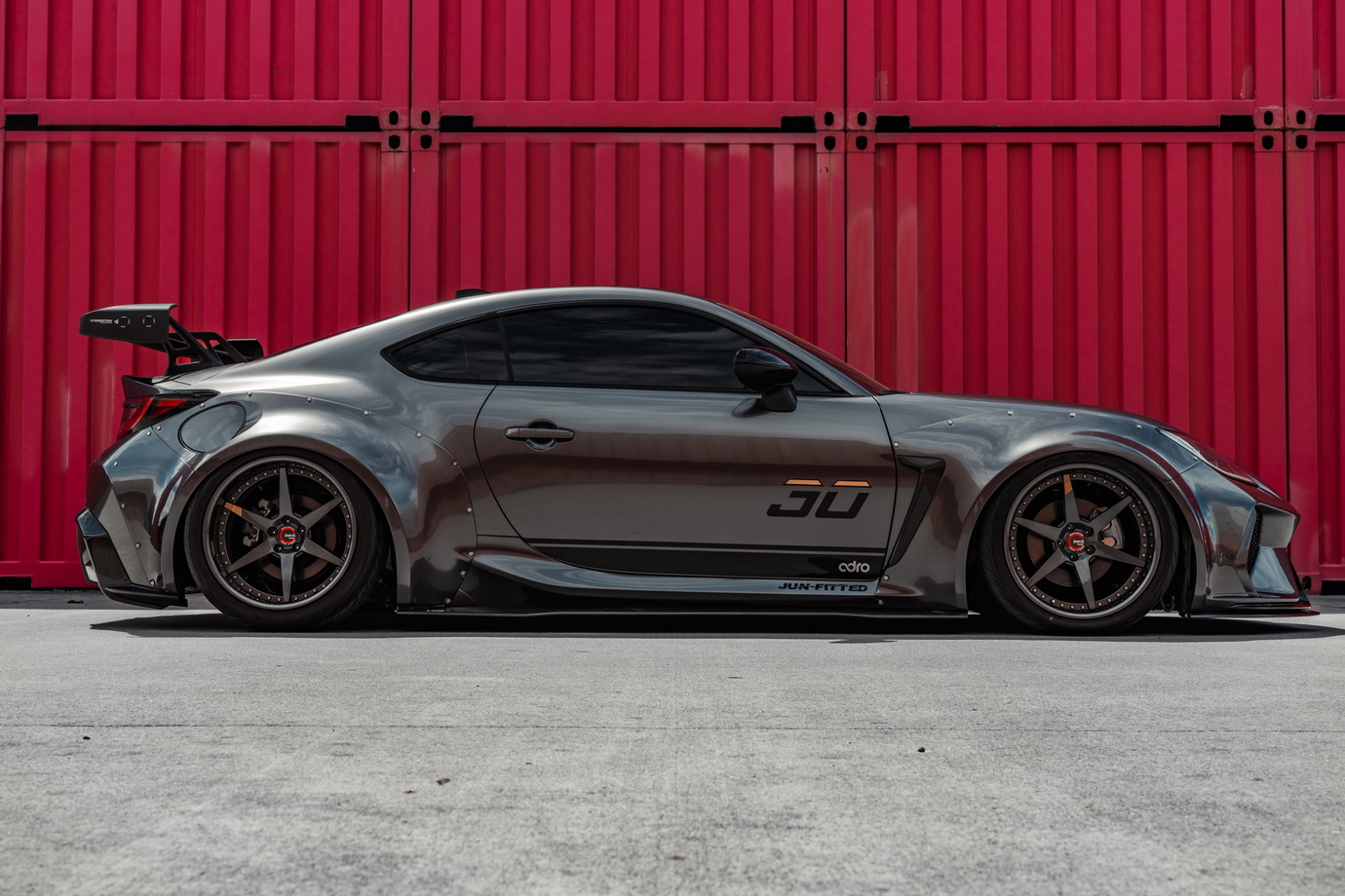 ADRO寬體套件讓你的GR86/BRZ低趴搶眼 氣勢逼人 | 癮車報