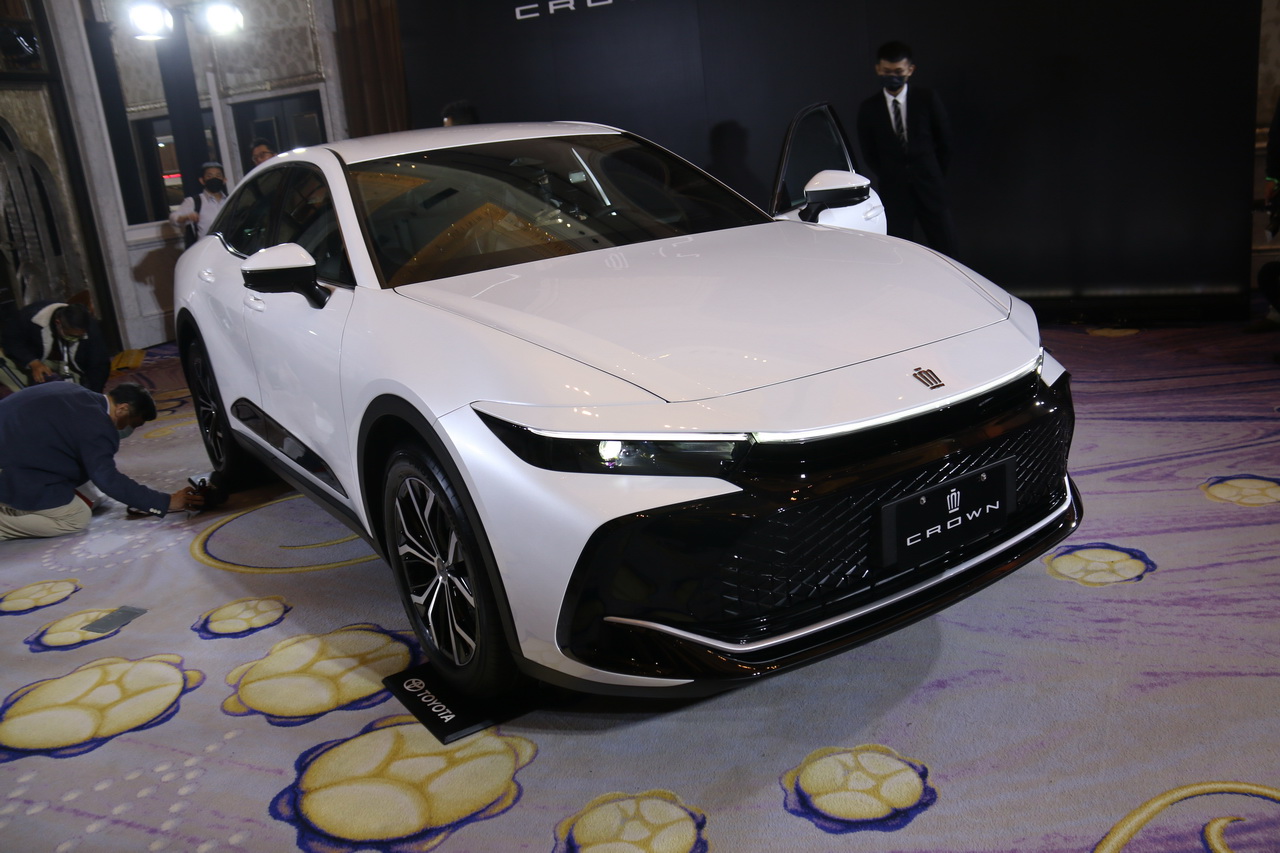 「工藝之最 成就不凡」 TOYOTA CROWN旗艦跨界跑旅 全新登場 | 癮車報