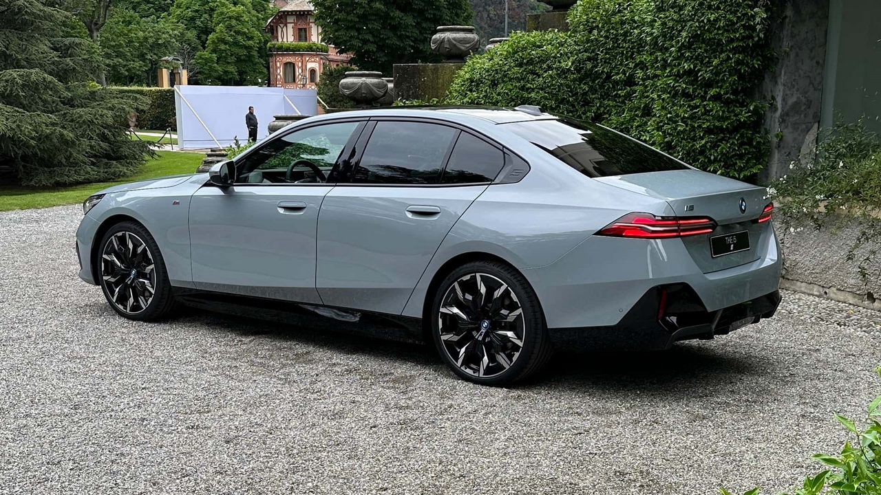 BMW正式揭開i5神秘面紗 5-Series首款電動車最長續航里程474公里 售價67,795美元起跳 | 癮車報