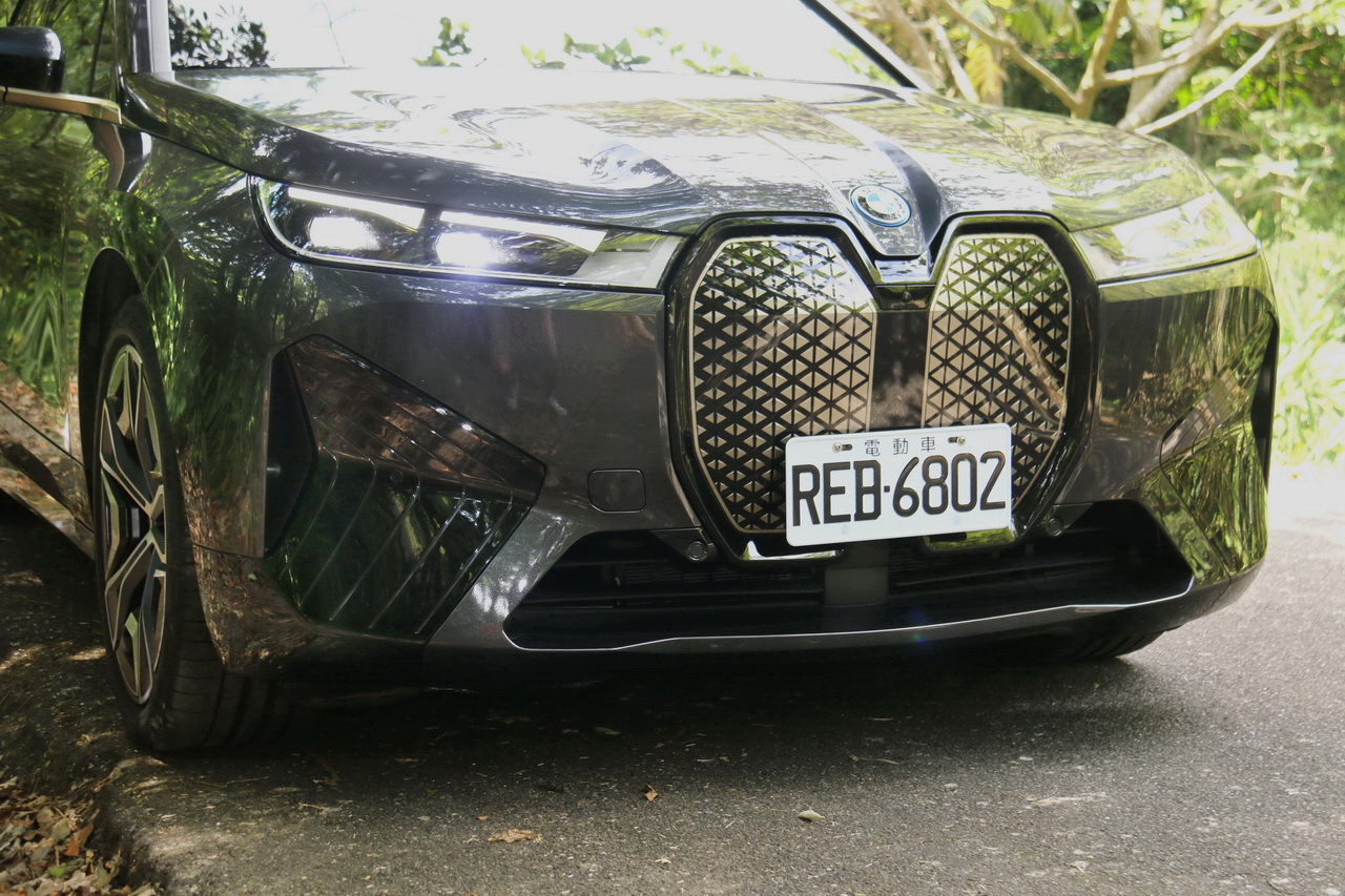 科技、豪華、性能的完美結合體 BMW iX xDrive50試駕 | 癮車報