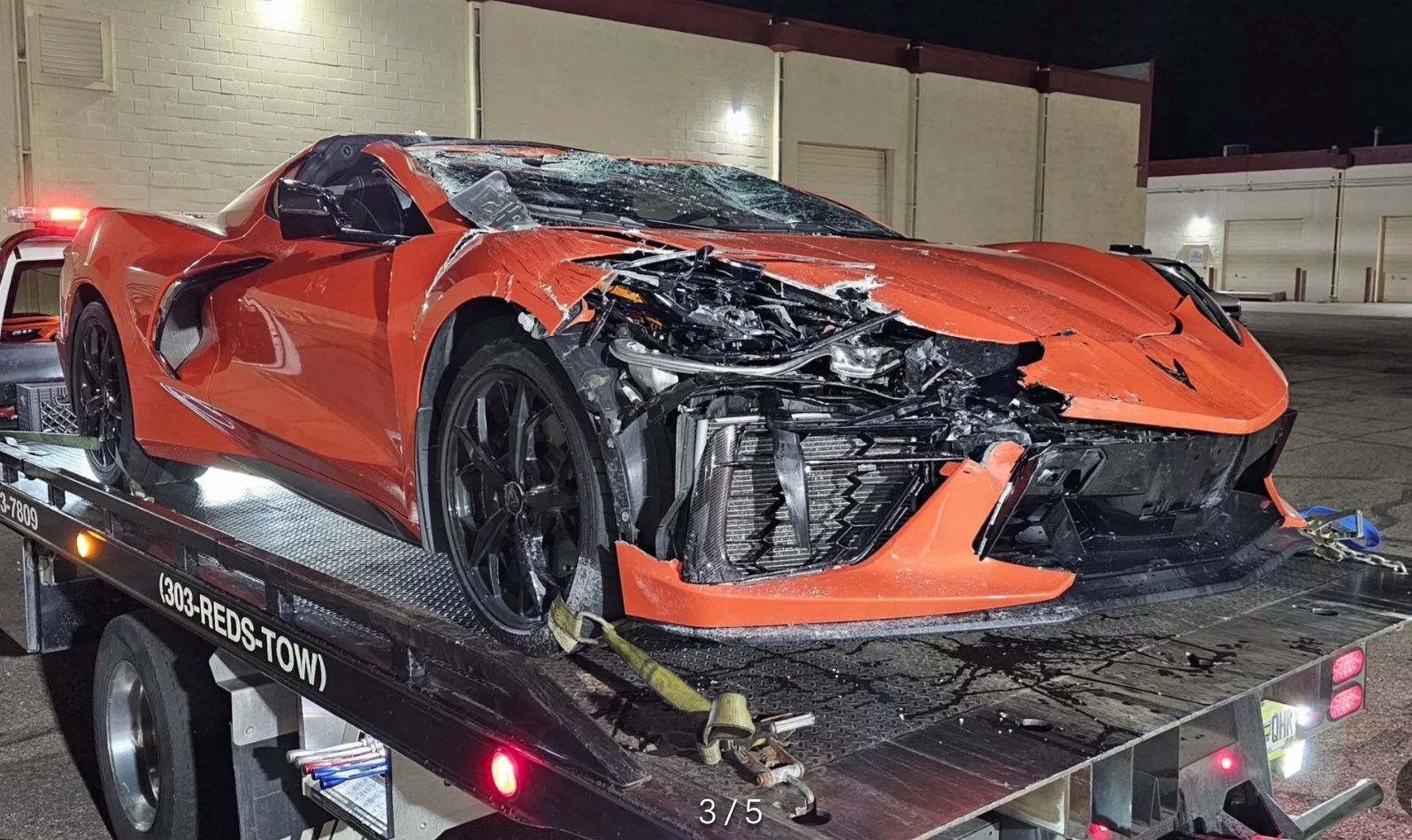 一車難求的Corvette C8 又壞了一輛，這次是被皮卡直接輾壓！ | 癮車報