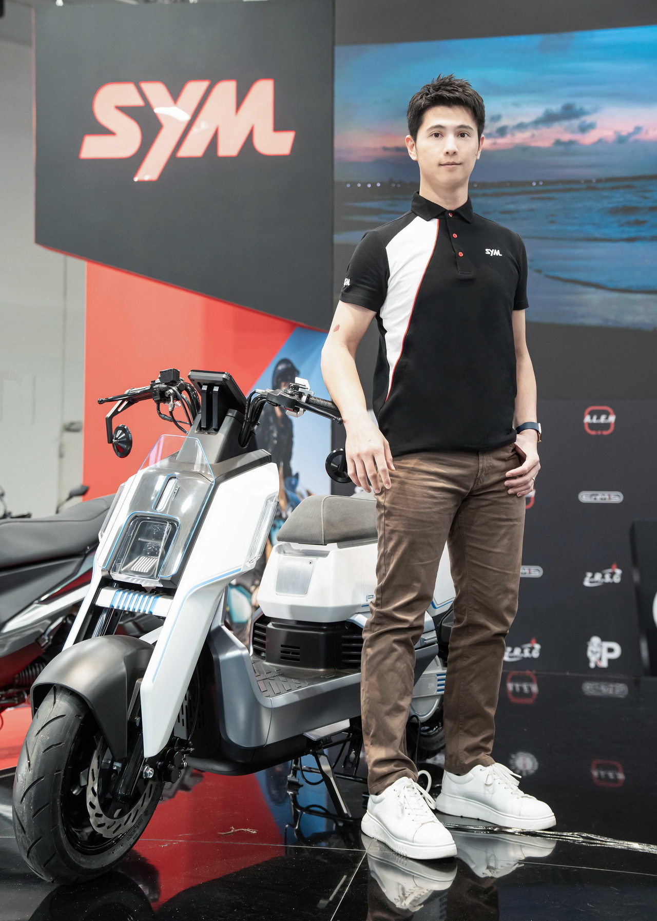 2023EICMA三陽增程概念車PE3亮相 電車里程焦慮靠它有解 | 癮車報