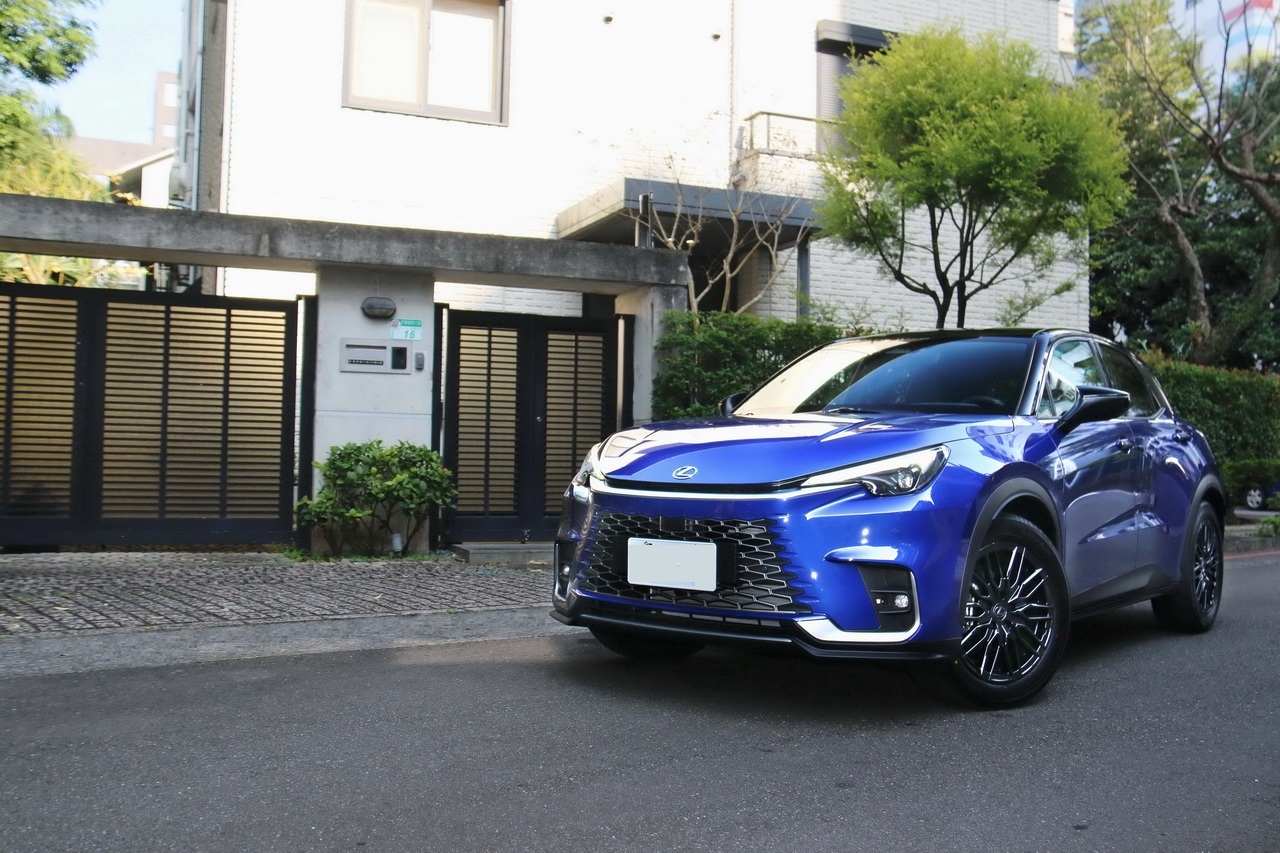 就算是入門也要夠豪華好駕馭 Lexus LBX Cool試駕-外觀內裝篇 | 癮車報
