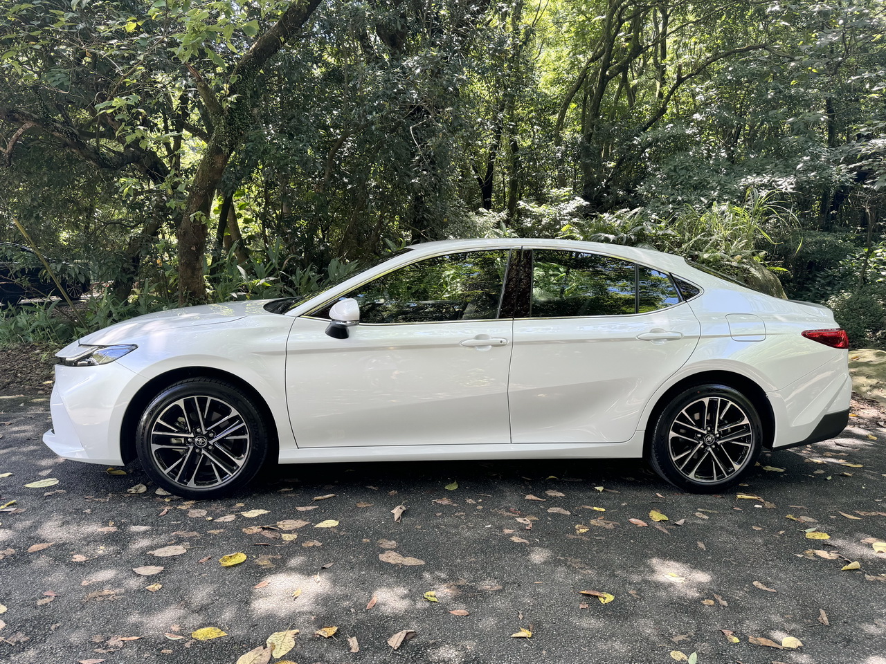 精緻洗鍊 Toyota全新大改款九代Camry 2.0汽油旗艦版試駕-外觀內裝篇 | 癮車報