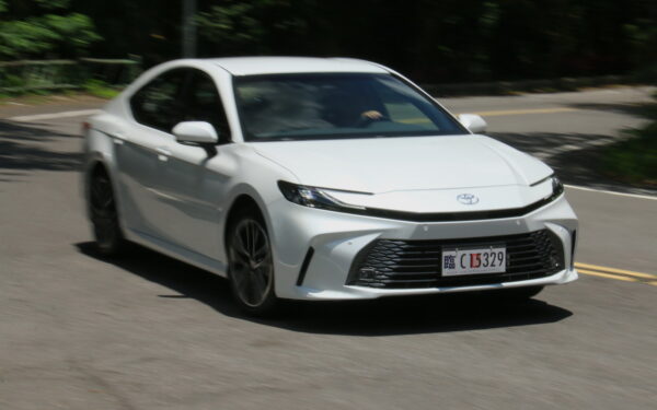 精緻洗鍊 Toyota全新大改款九代Camry 2.0汽油旗艦版試駕-動力操控篇 | 癮車報