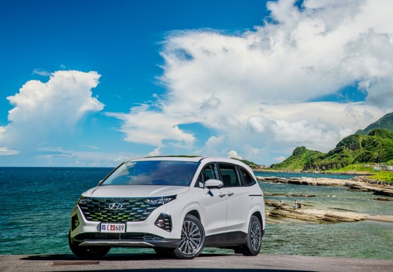 Hyundai Custin 2.0T GLT-D試駕 心臟擴大加速更有感 後座娛樂系統也可升級 | 癮車報